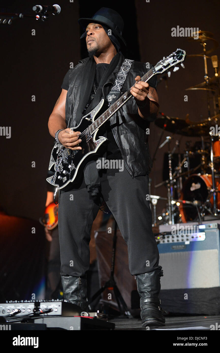 D'Angelo performs live at the American Airlines Arena as part of 'The ...