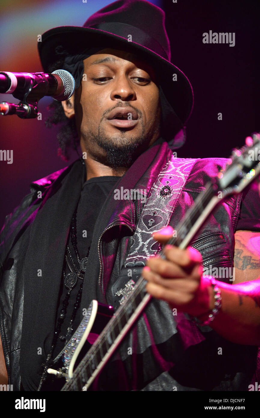 D'Angelo performs live at the American Airlines Arena as part of 'The ...