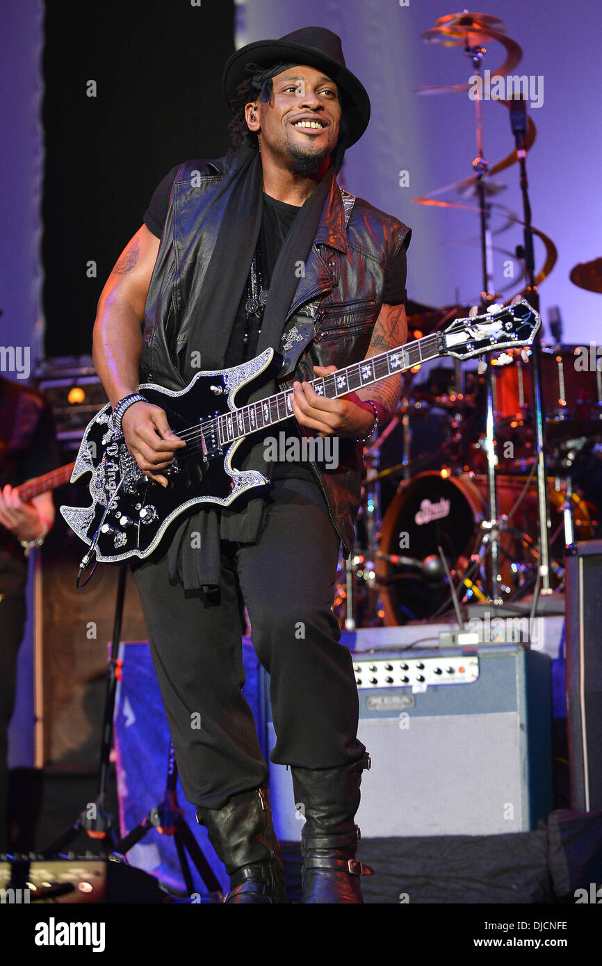 D'Angelo performs live at the American Airlines Arena as part of 'The ...