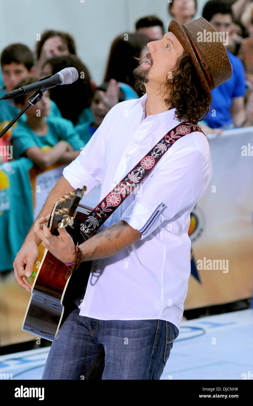 Jason mraz performing live toyota hi-res stock photography and images ...