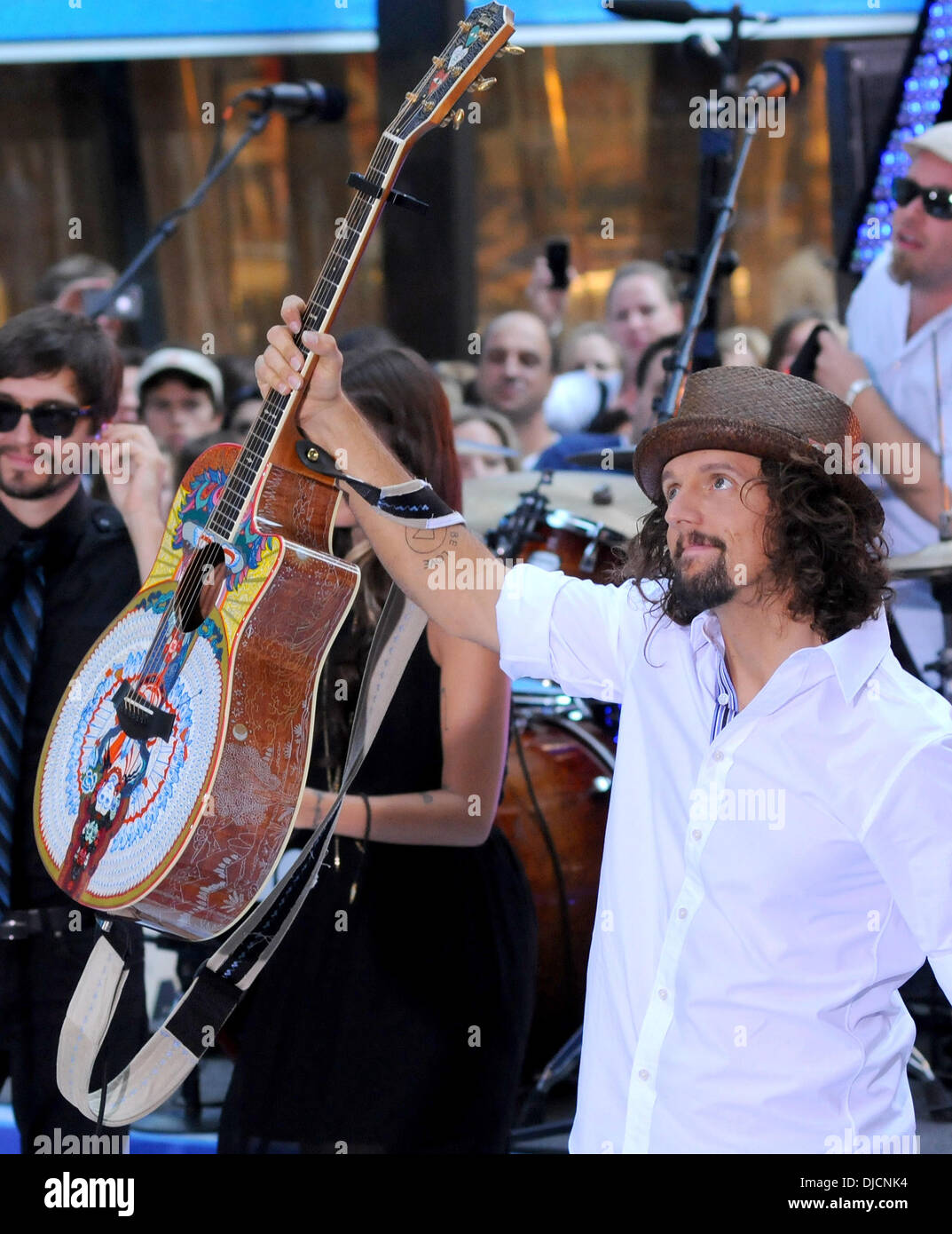 Jason mraz performing live toyota hi-res stock photography and images ...