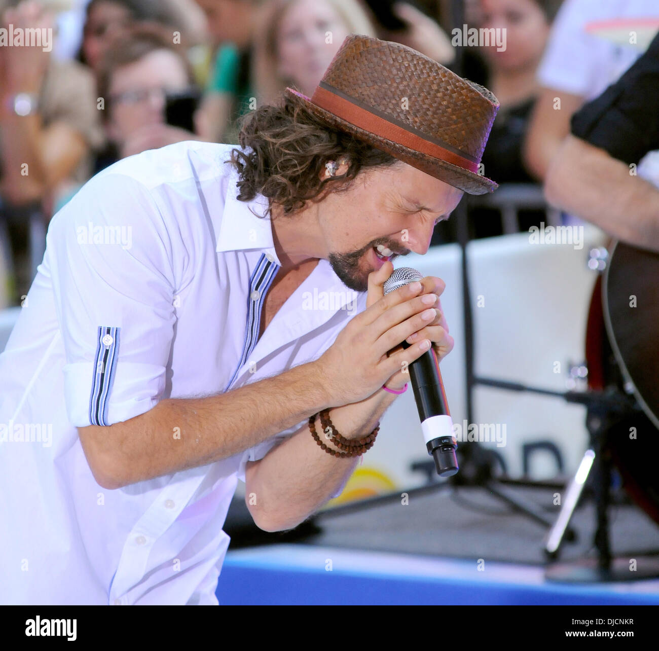 Jason Mraz performing live at the Toyota Concert Series on 'Today' New ...