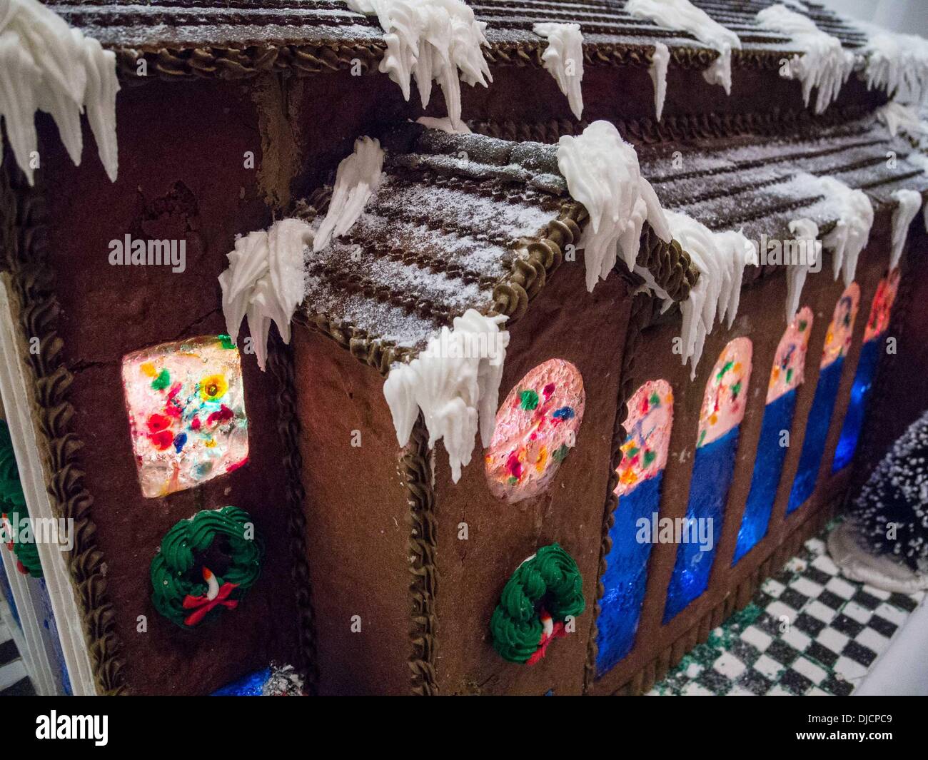 Gingerbread trim hi-res stock photography and images - Alamy