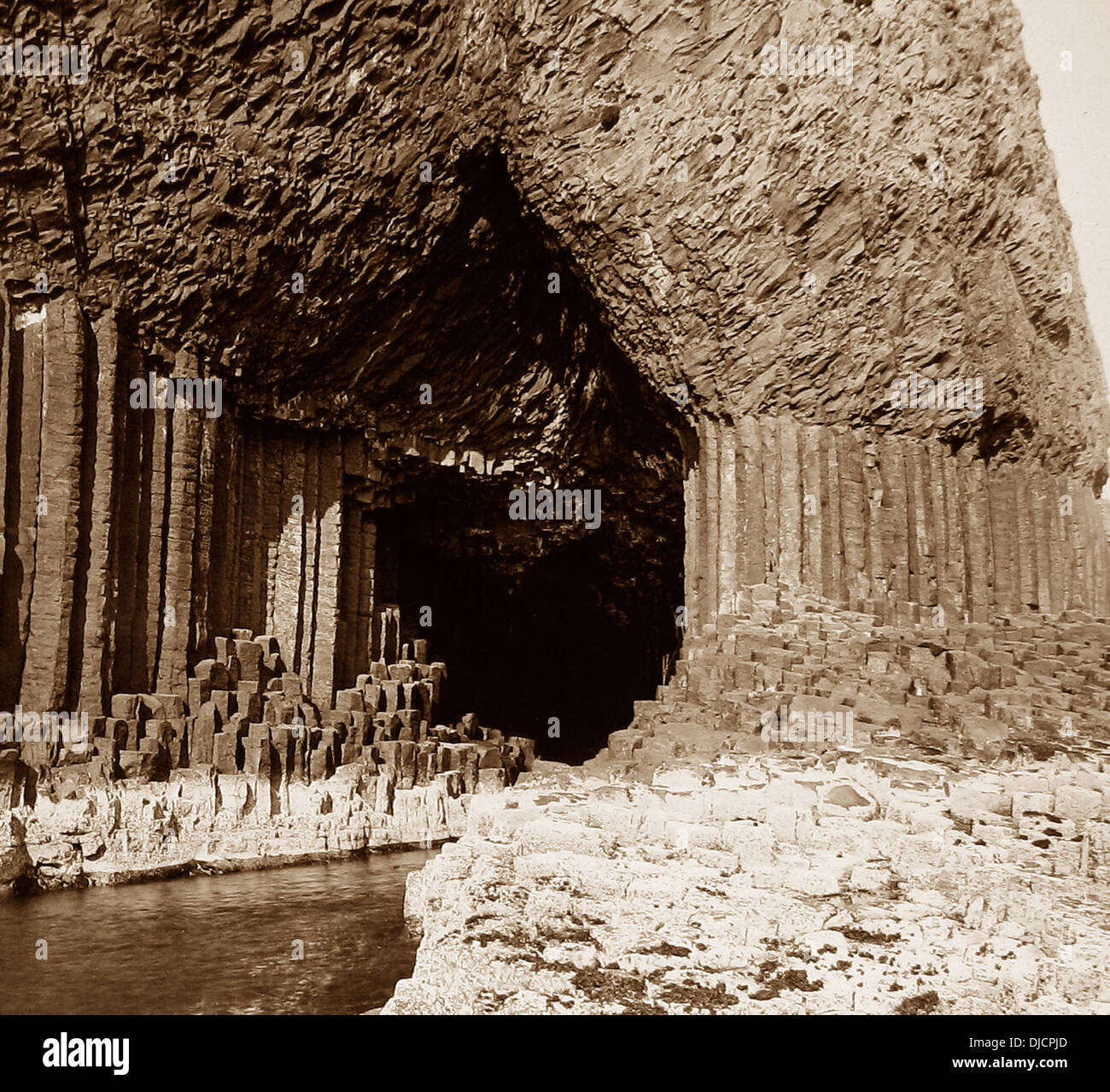 Island of staffa scotland fingal's cave hi-res stock photography and ...