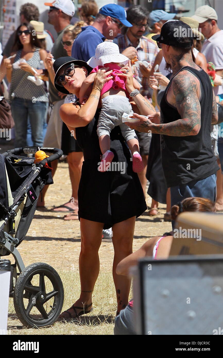 Pink aka Alecia Beth Moore, Willow Sage Hart, and Carey Hart Pink ...