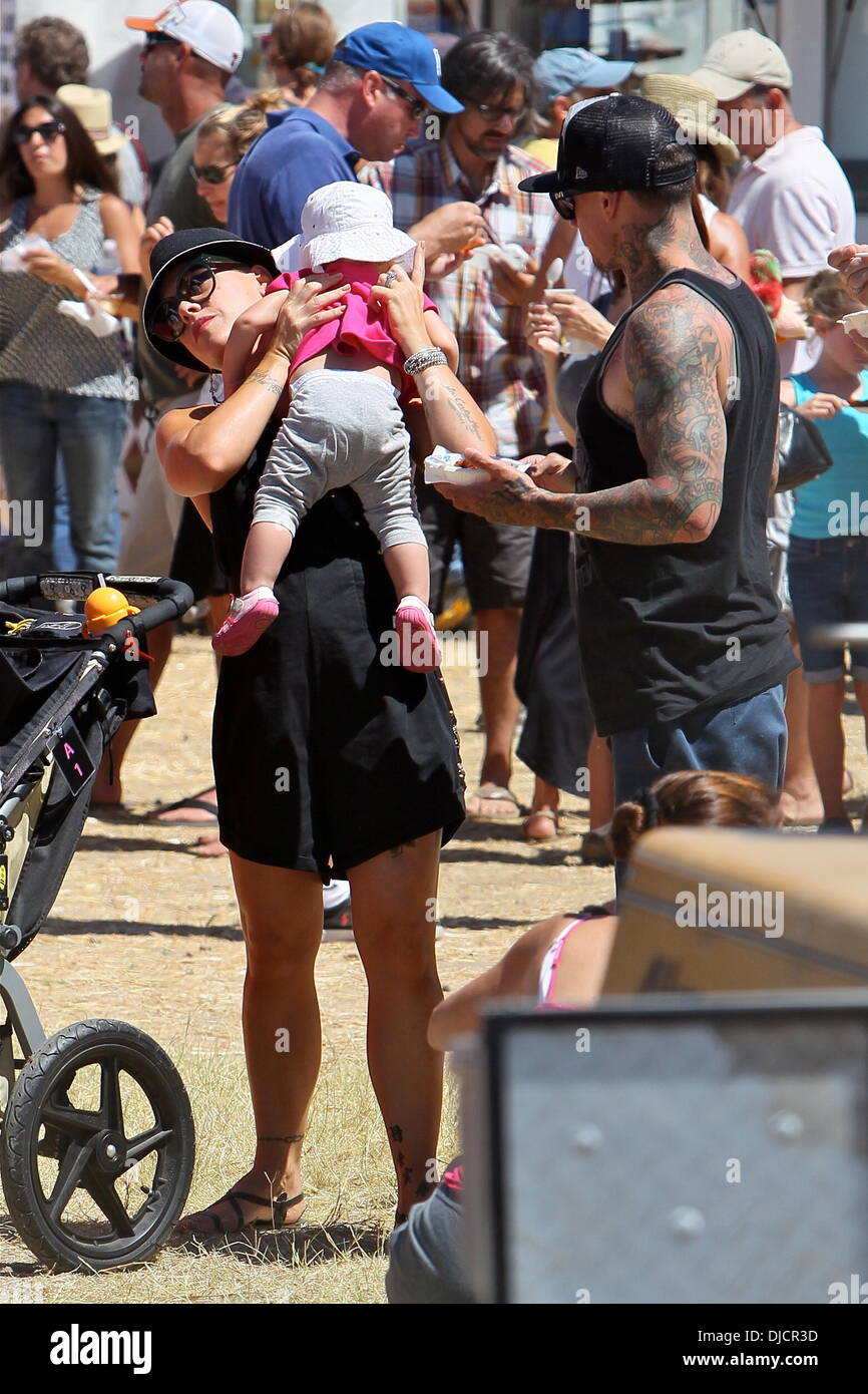 Pink aka Alecia Beth Moore, Willow Sage Hart, and Carey Hart Pink ...