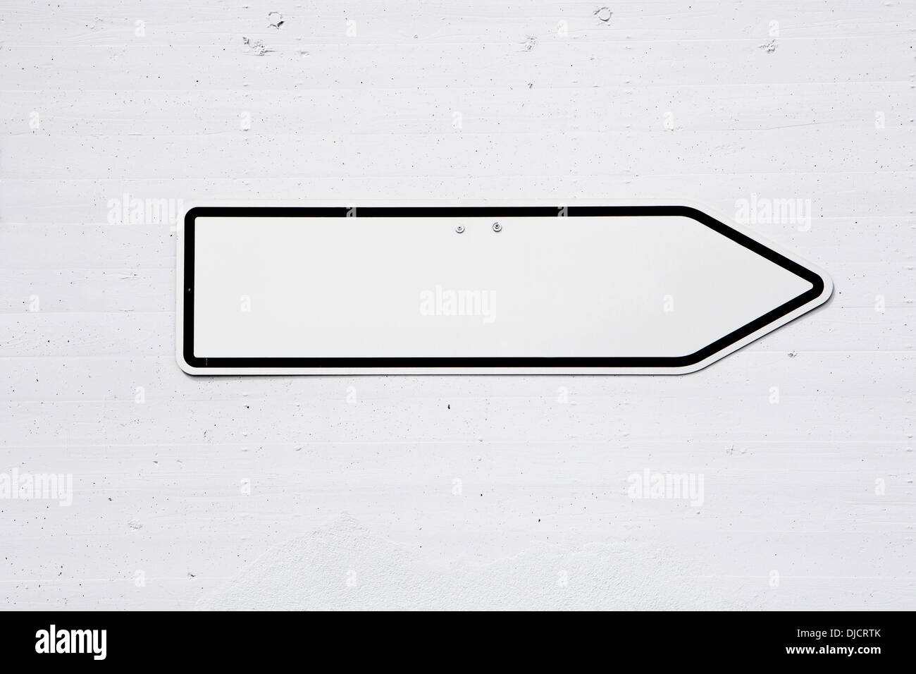 Arrow sign wall hi-res stock photography and images - Alamy