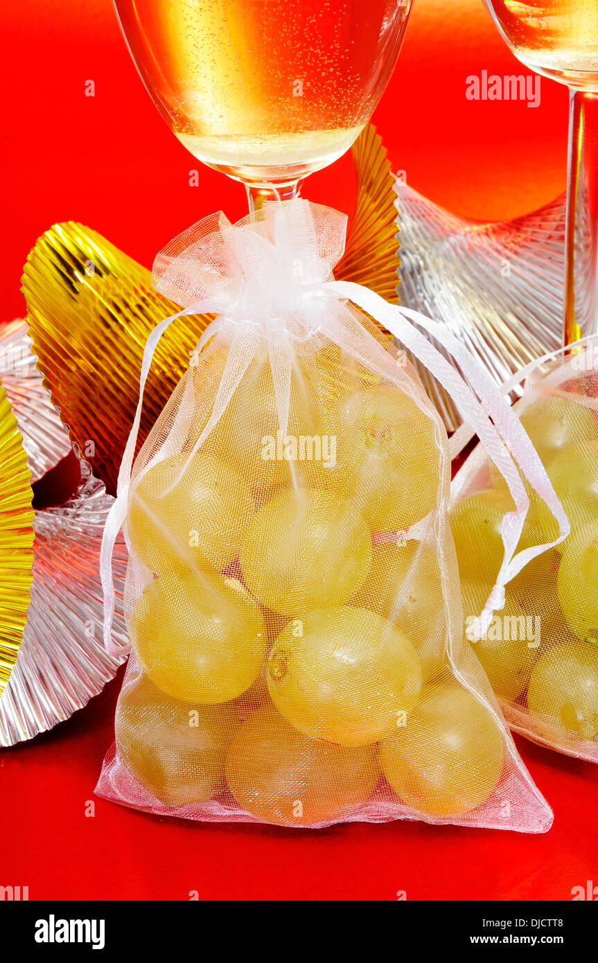Grapes new year spain hi-res stock photography and images - Alamy