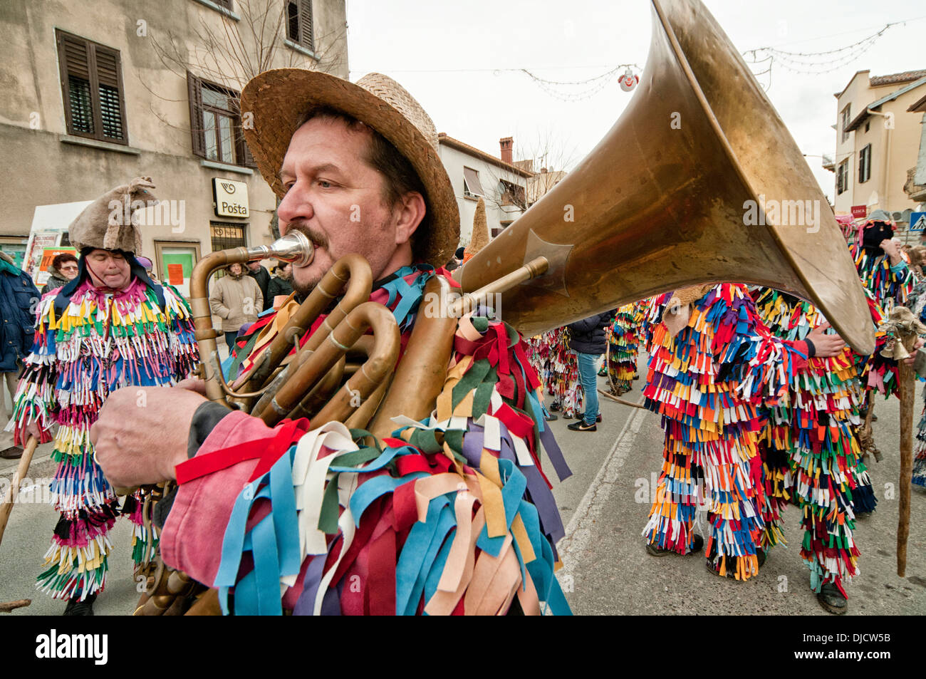 Bellmen hi-res stock photography and images - Alamy