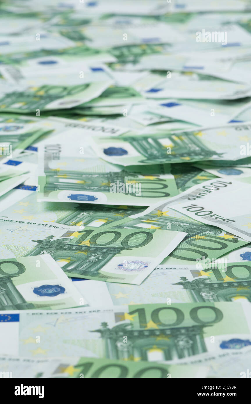 100 Euro notes, full frame Stock Photo - Alamy