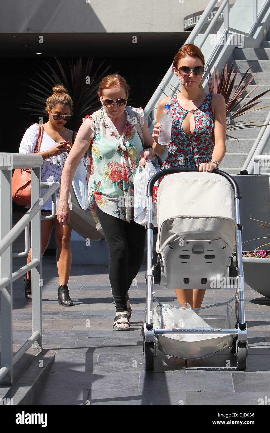 Vanessa White, Anne Healy and Una Healy Una Healy stopped at CVS ...