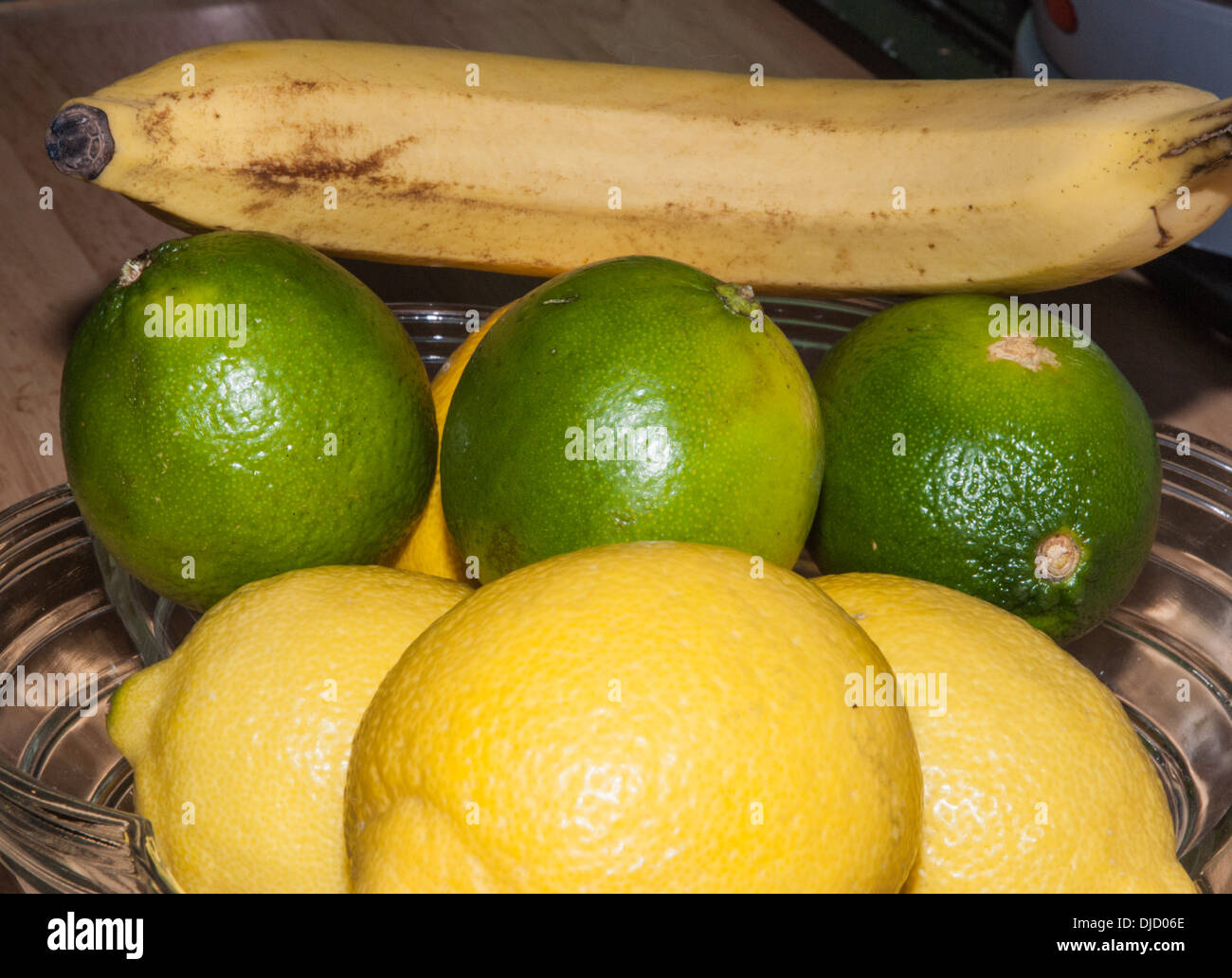 Five fresh limes hi-res stock photography and images - Alamy