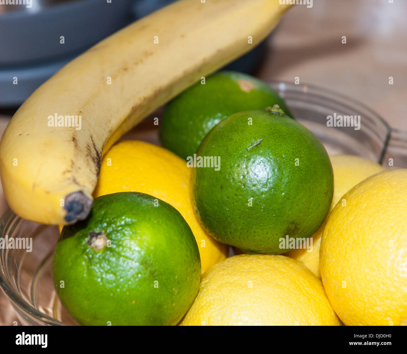 Five fresh lemons hi-res stock photography and images - Alamy