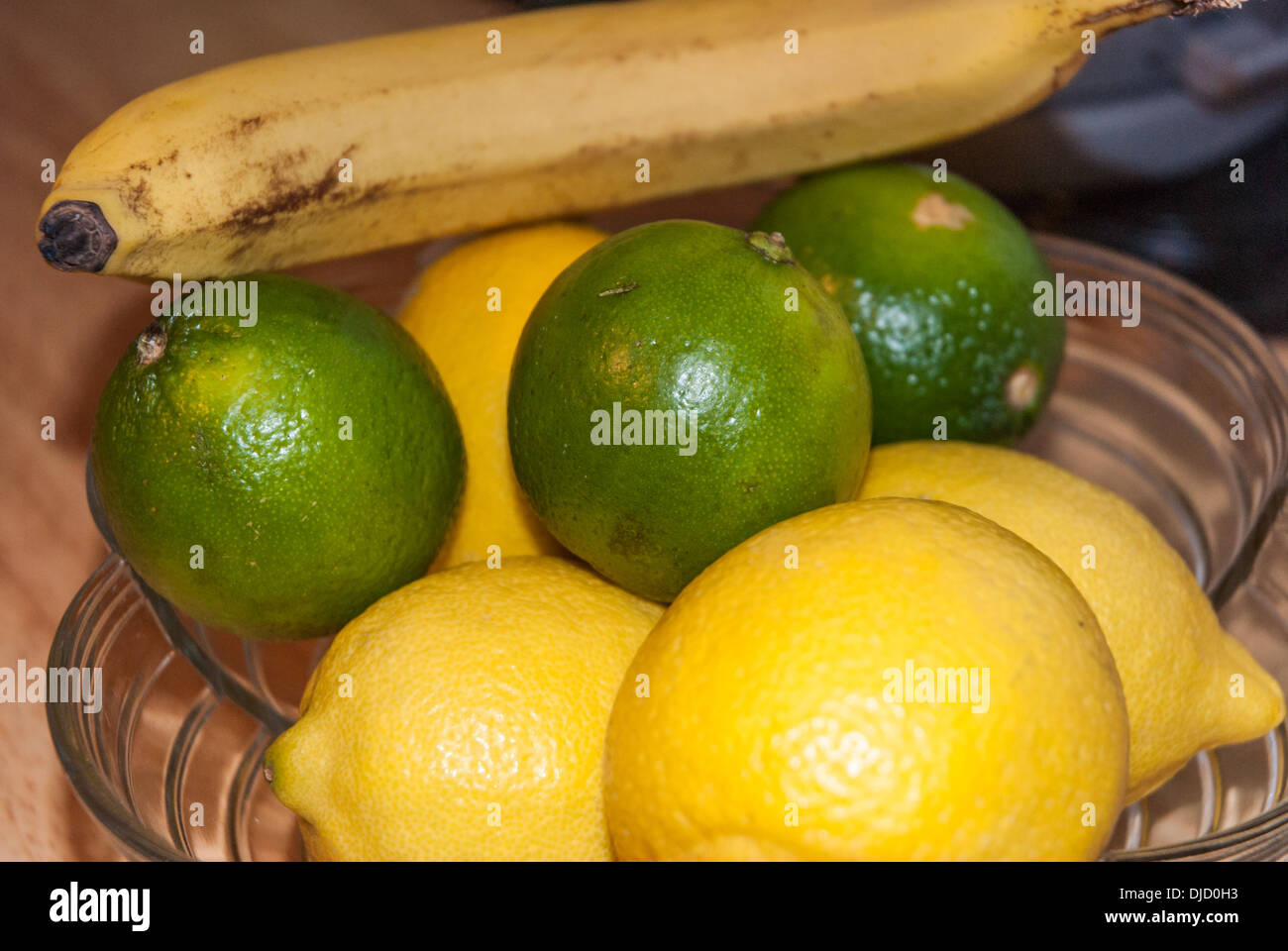 Five fresh lemons hi-res stock photography and images - Alamy