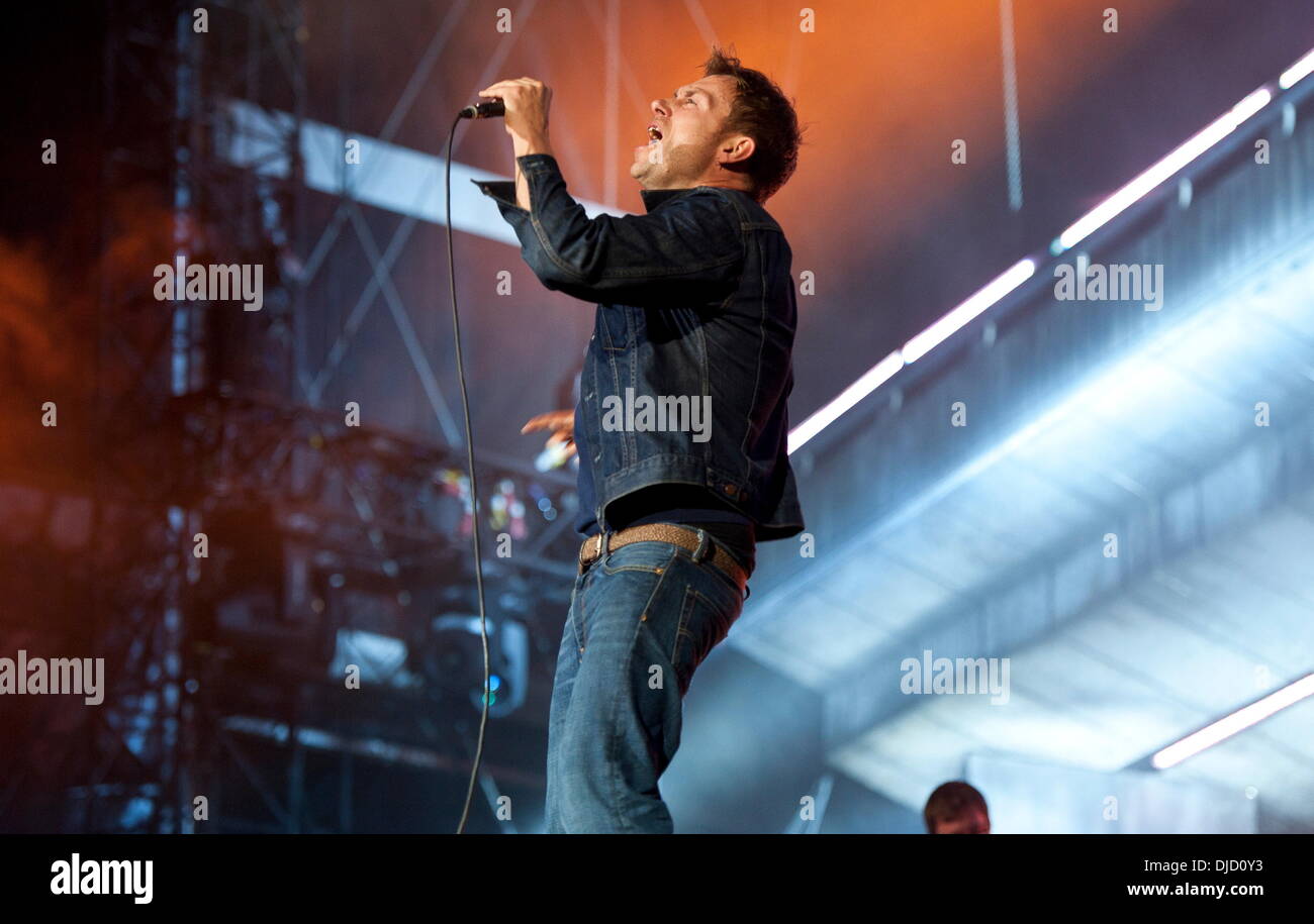 Blur performs on stage during the BT London Live closing ceremony ...