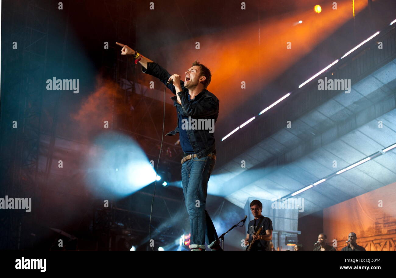 Blur performs on stage during the BT London Live closing ceremony ...