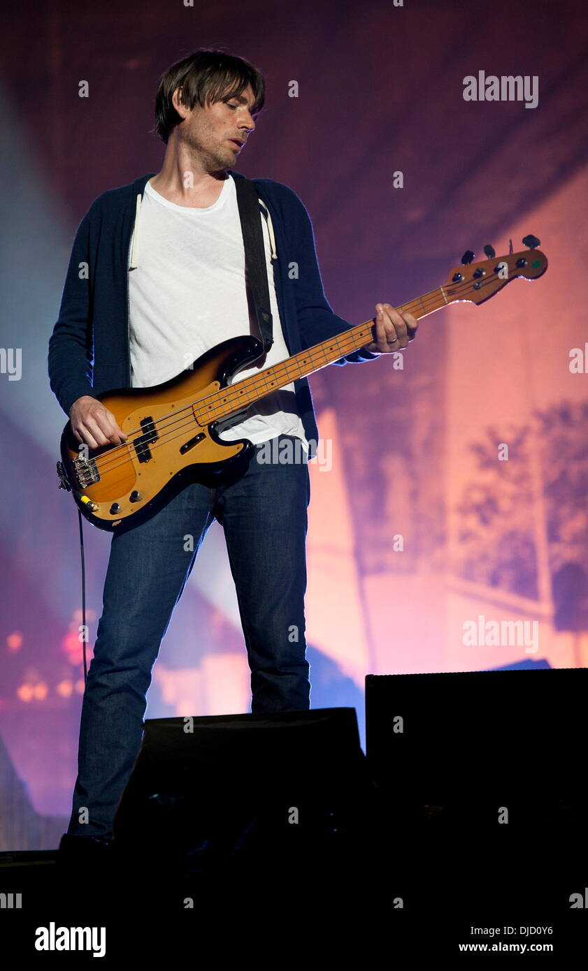 Blur performs on stage during the BT London Live closing ceremony ...