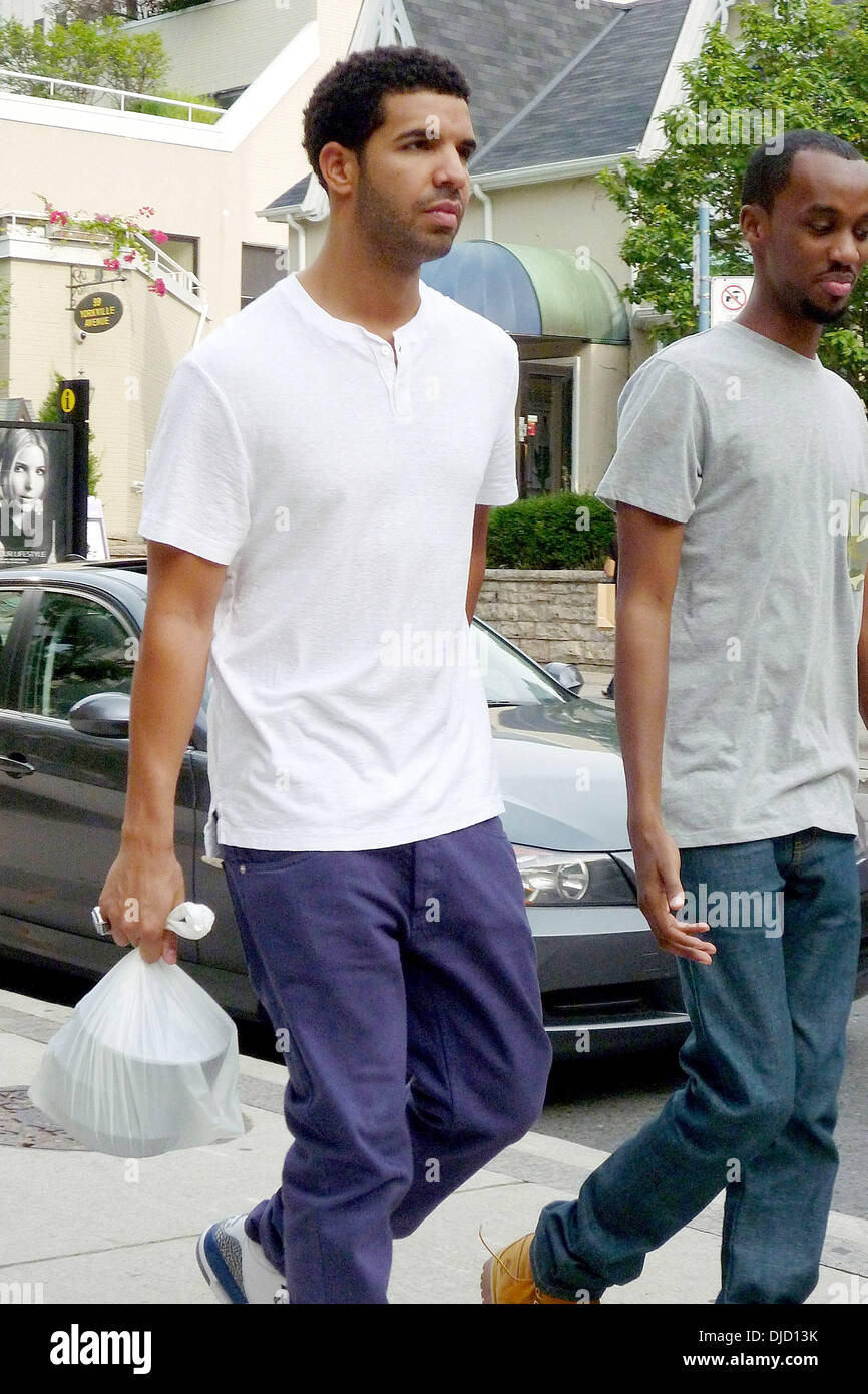 Drake carries takeout food whilst out and about in Toronto Toronto ...
