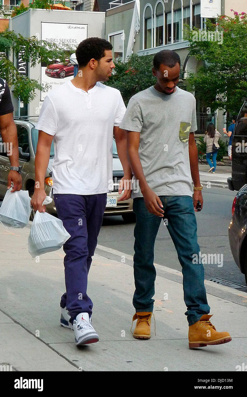 Drake carries takeout food whilst out and about in Toronto Toronto ...
