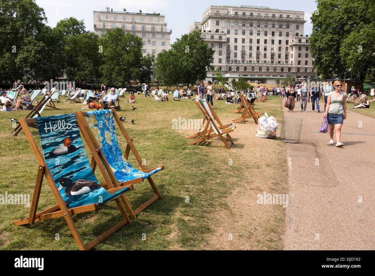 Summer day park uk hi-res stock photography and images - Alamy