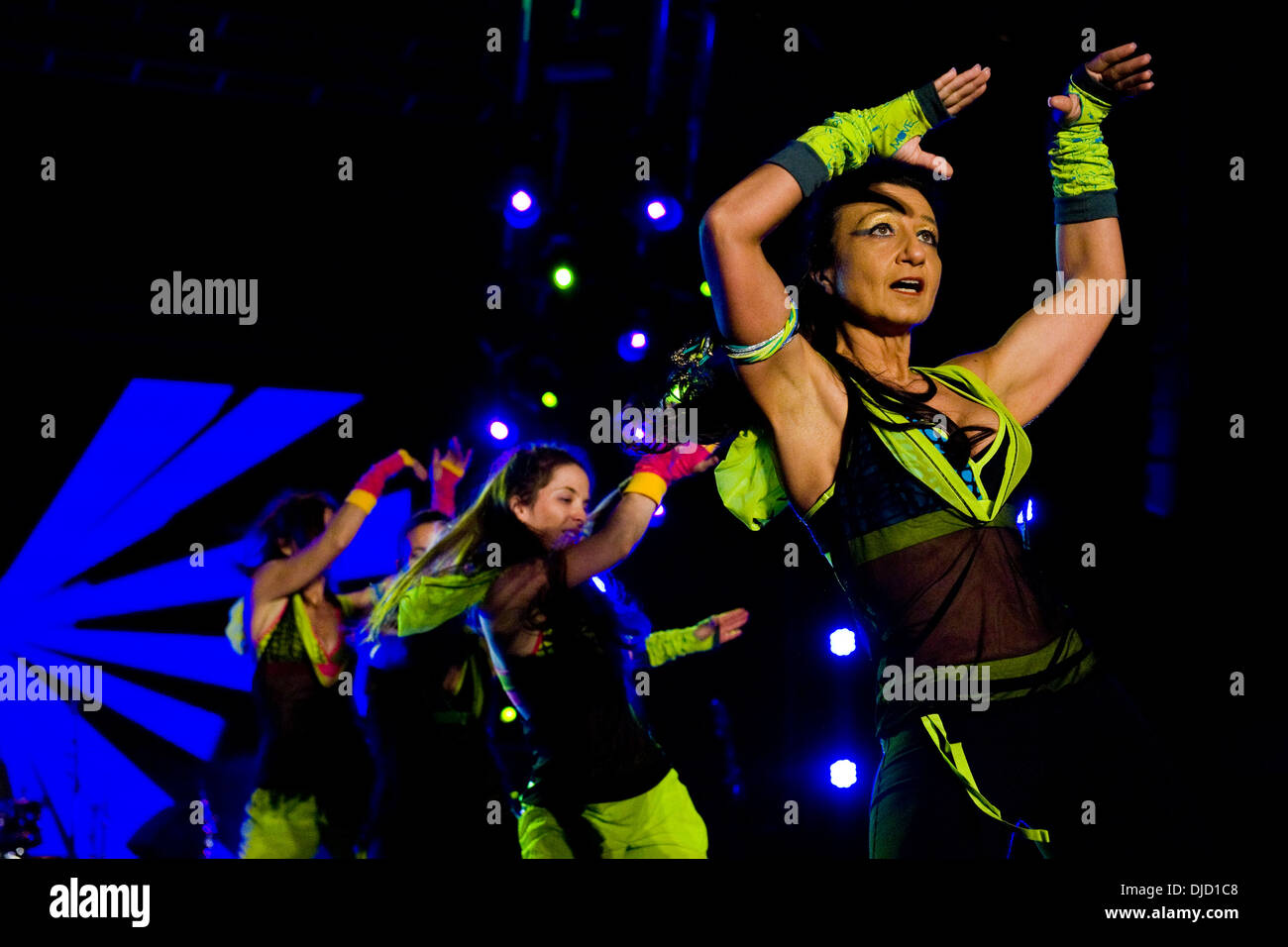 Women dance music hi-res stock photography and images - Alamy