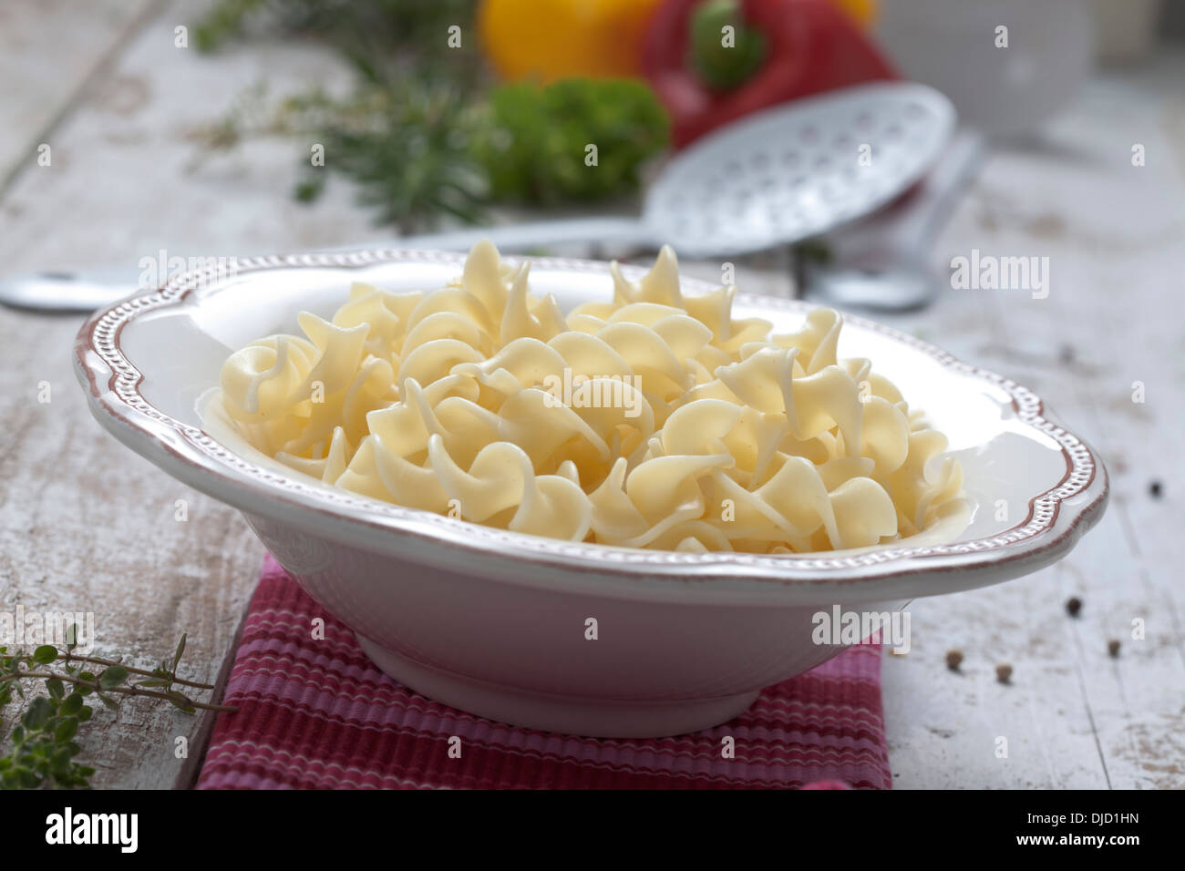 Freshly cooked fusilli in bowl, close up Stock Photo - Alamy