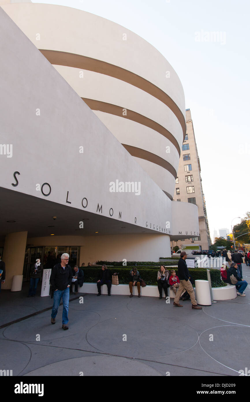 Guggenheim museum new york city hi-res stock photography and images - Alamy