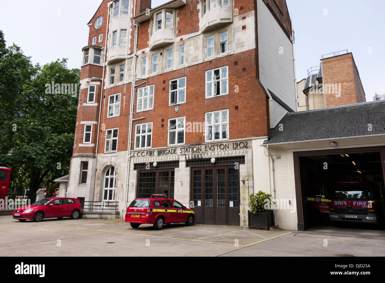 London fire brigade station hi-res stock photography and images - Alamy