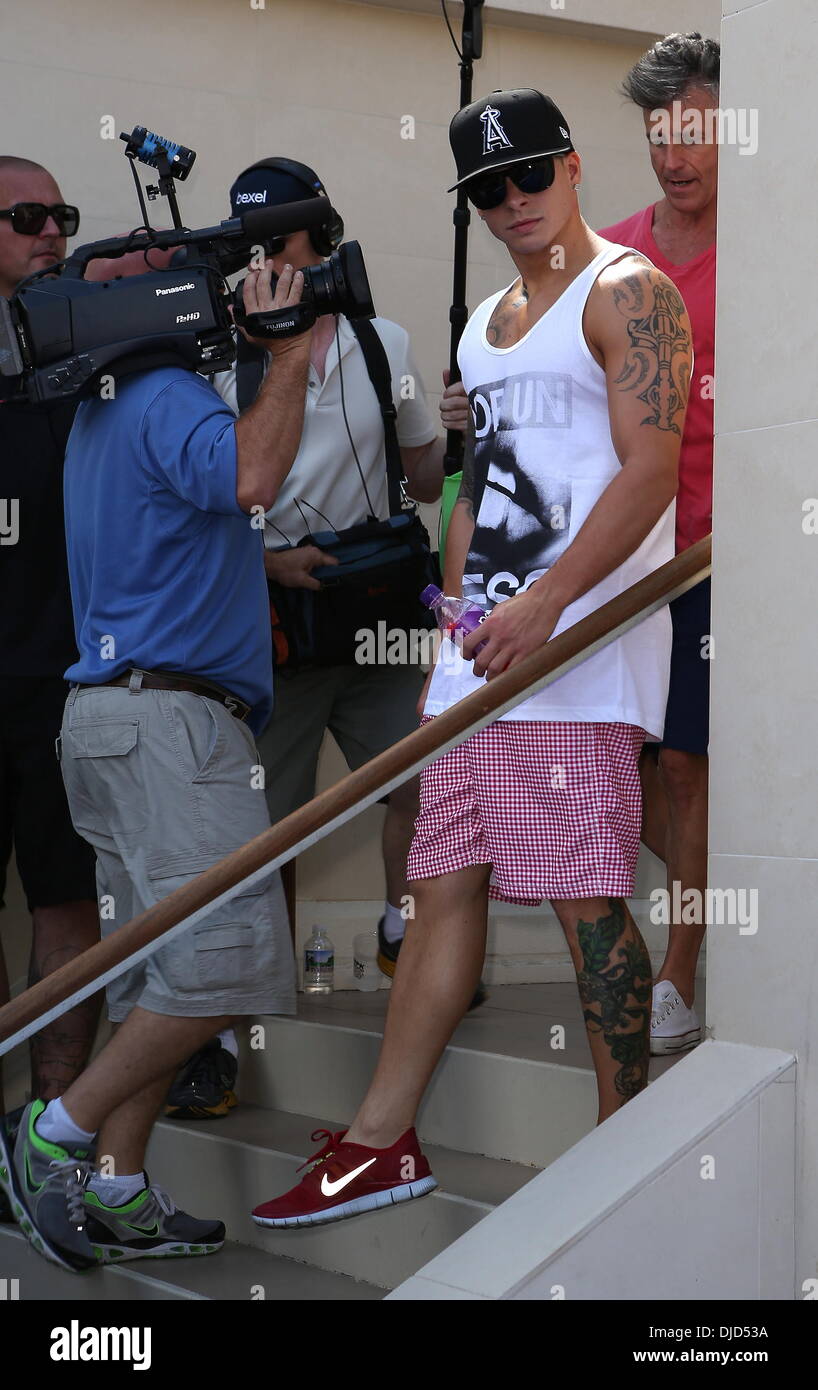 Casper Smart arrives with his girlfriend Jennifer Lopez for her special ...