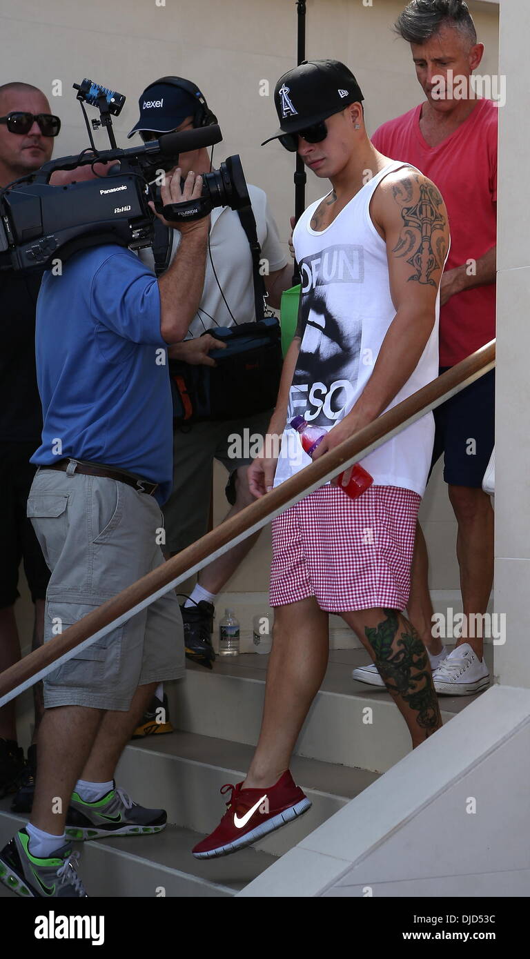 Casper Smart arrives with his girlfriend Jennifer Lopez for her special ...