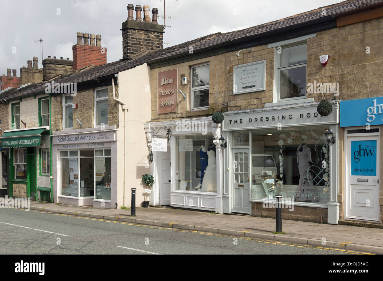 Row shops exterior hi-res stock photography and images - Alamy