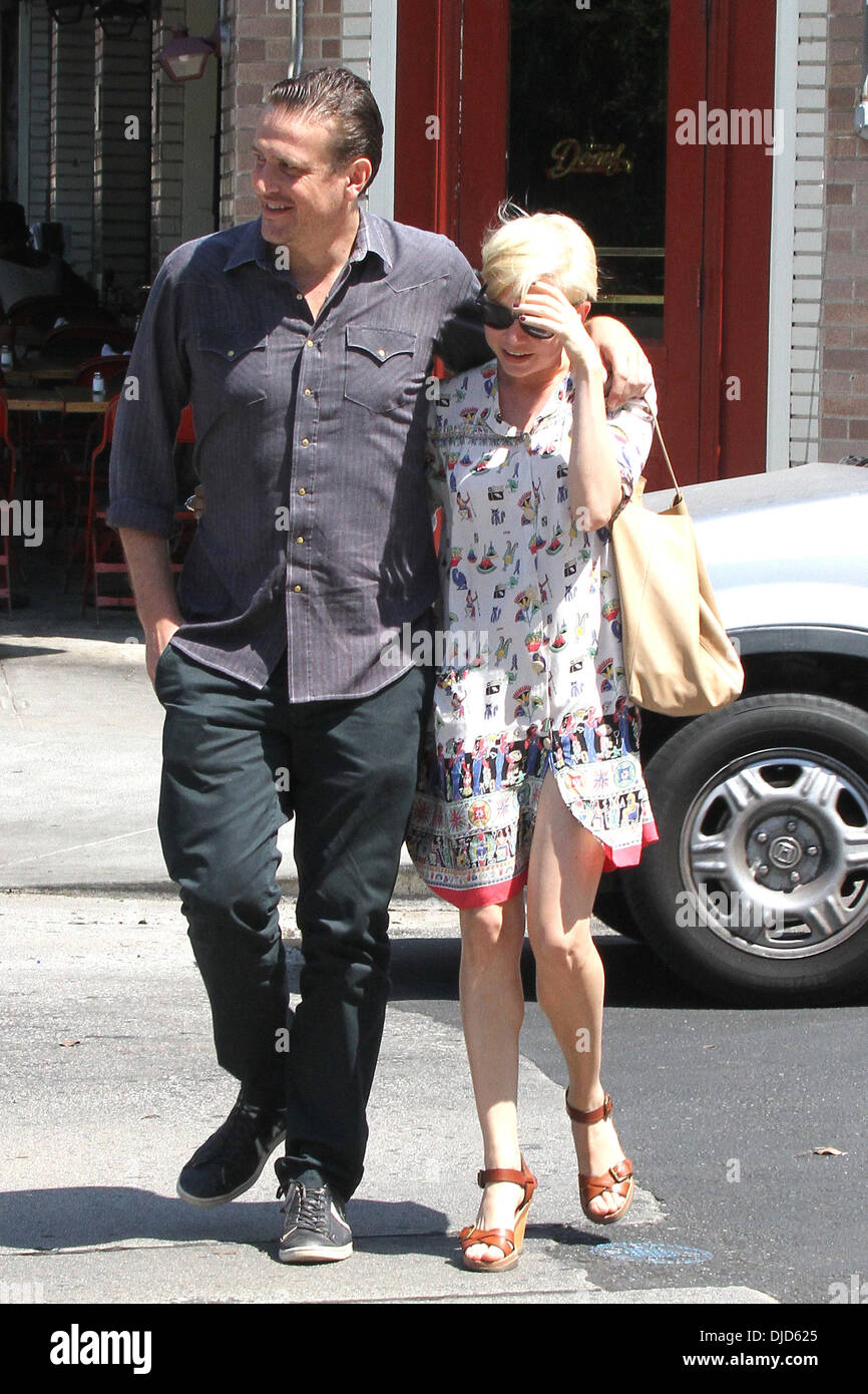 Michelle Williams Jason Segel Engaged