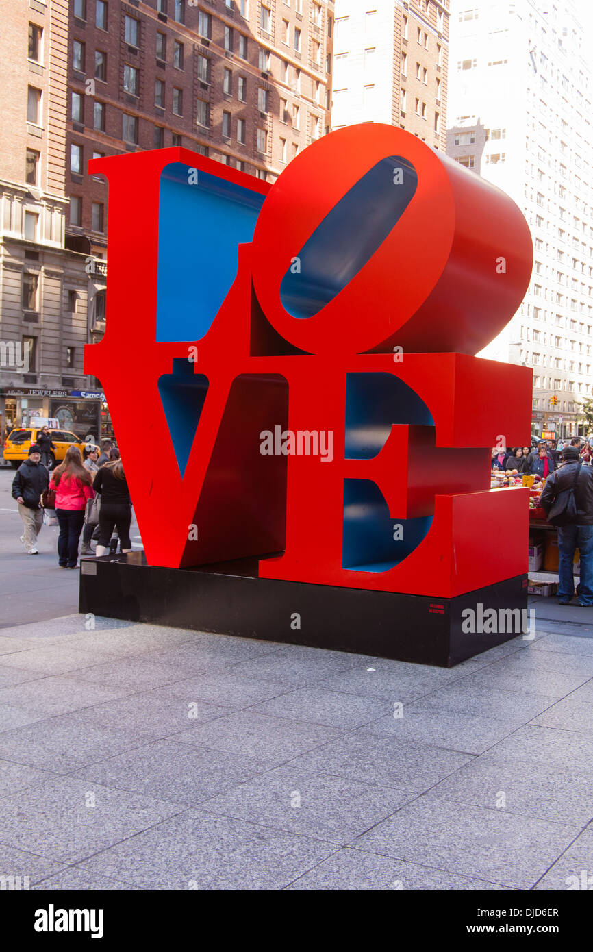 Love Sculpture Font