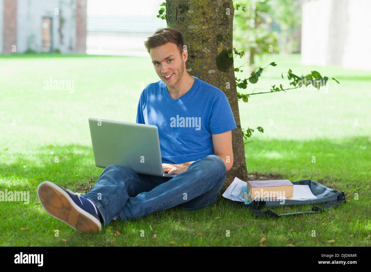 Laptop under tree hi-res stock photography and images - Alamy
