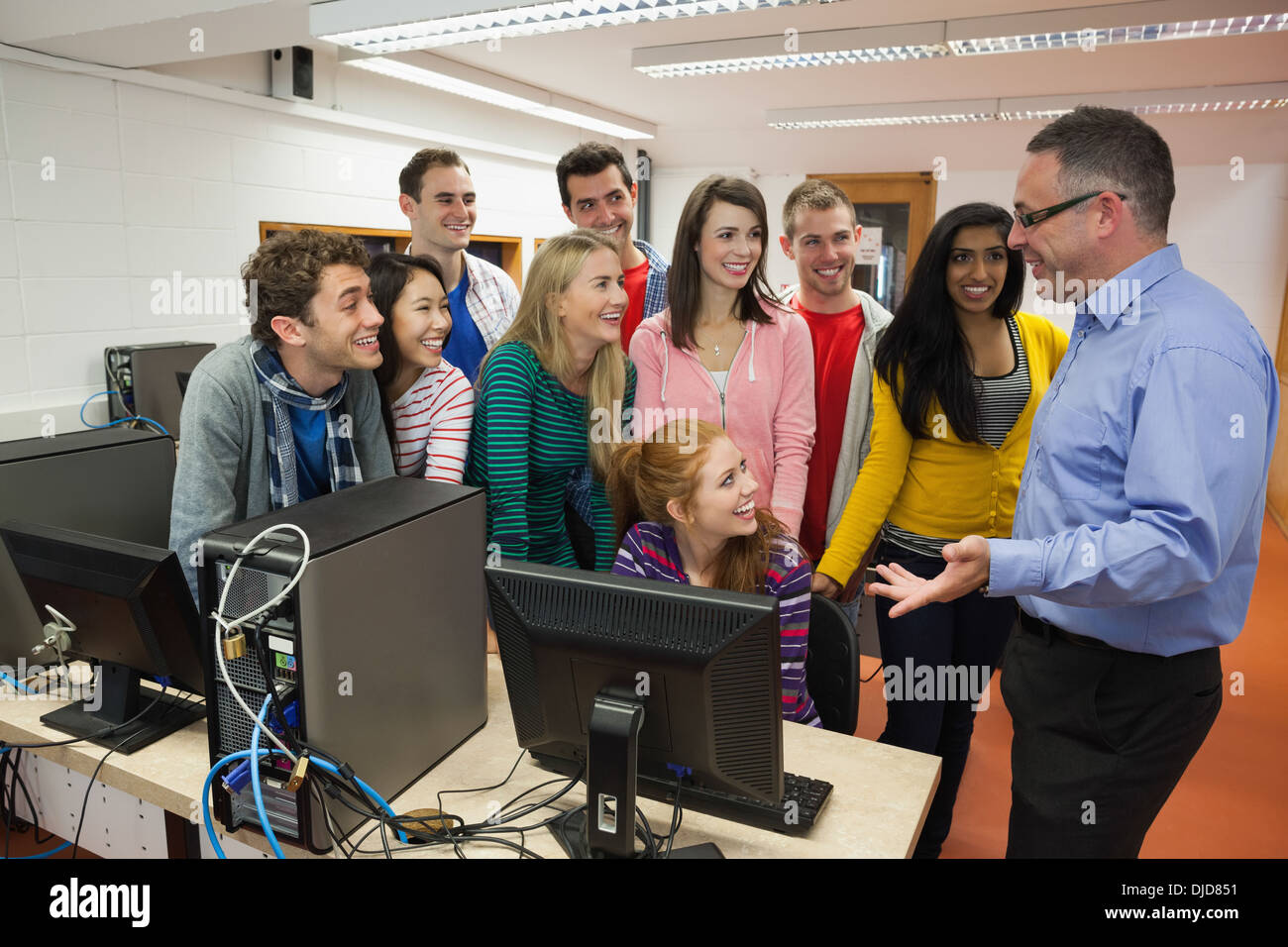 College students chatting classroom hi-res stock photography and images ...