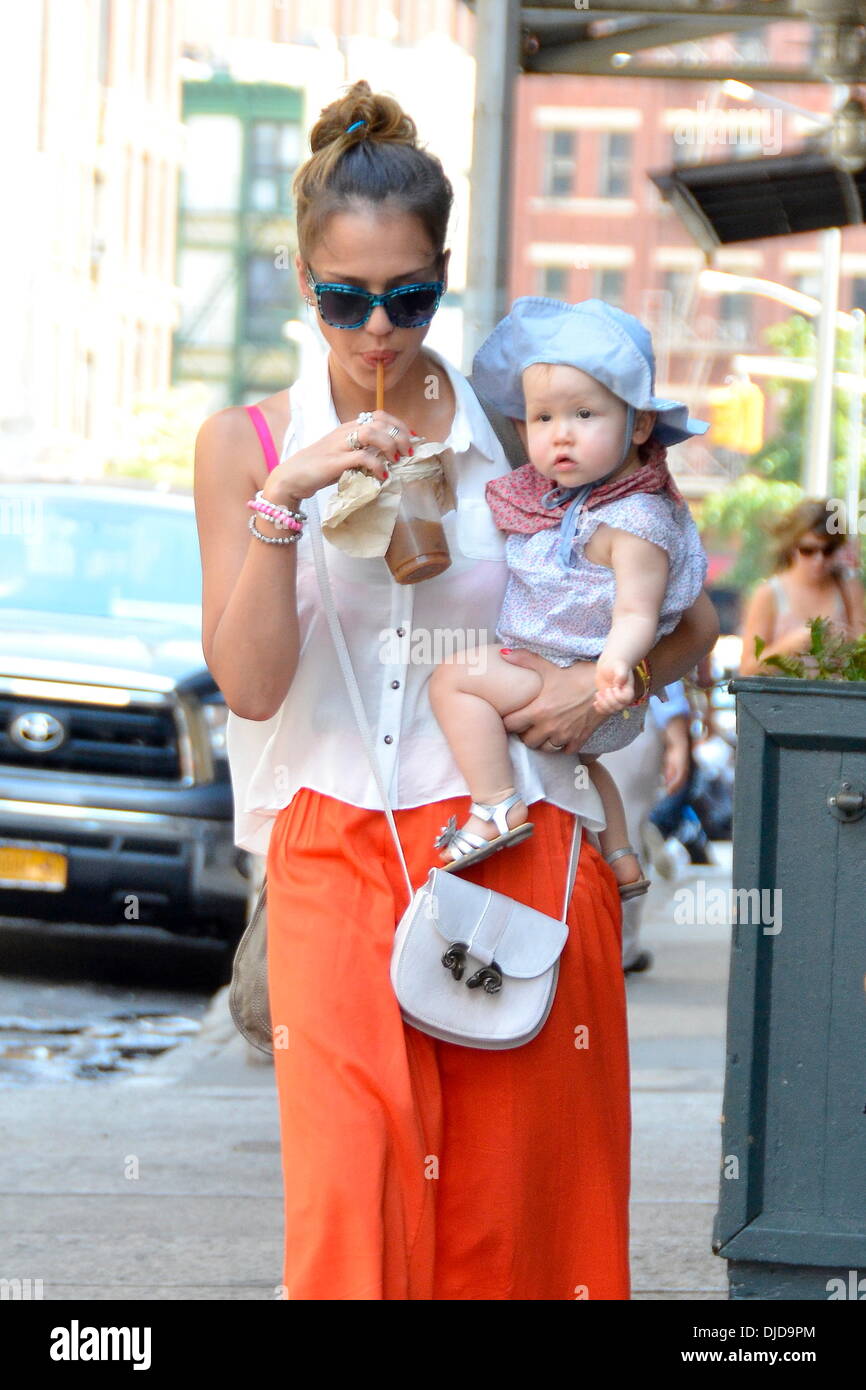 Jessica Alba leaving her hotel with her daughters Haven Garner Warren ...