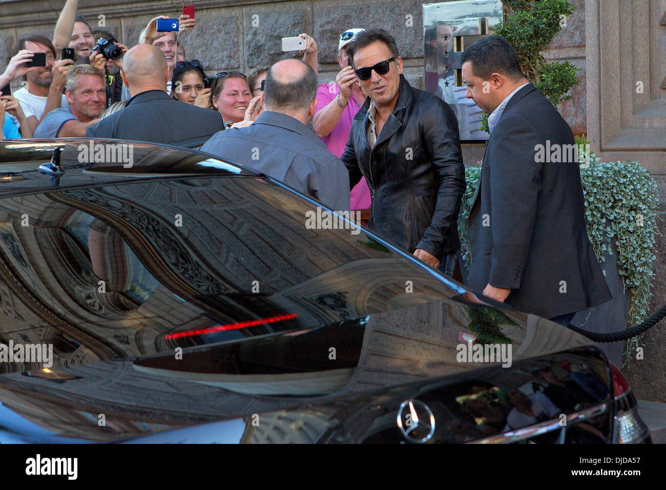 Bruce Springsteen exits his hotel for a dinner at Kometen restaurant ...