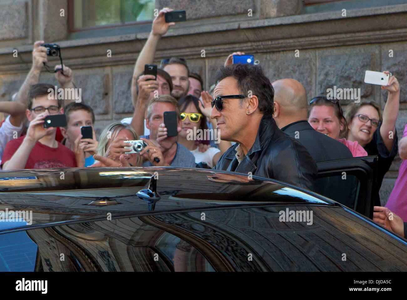 Bruce Springsteen exits his hotel for a dinner at Kometen restaurant ...