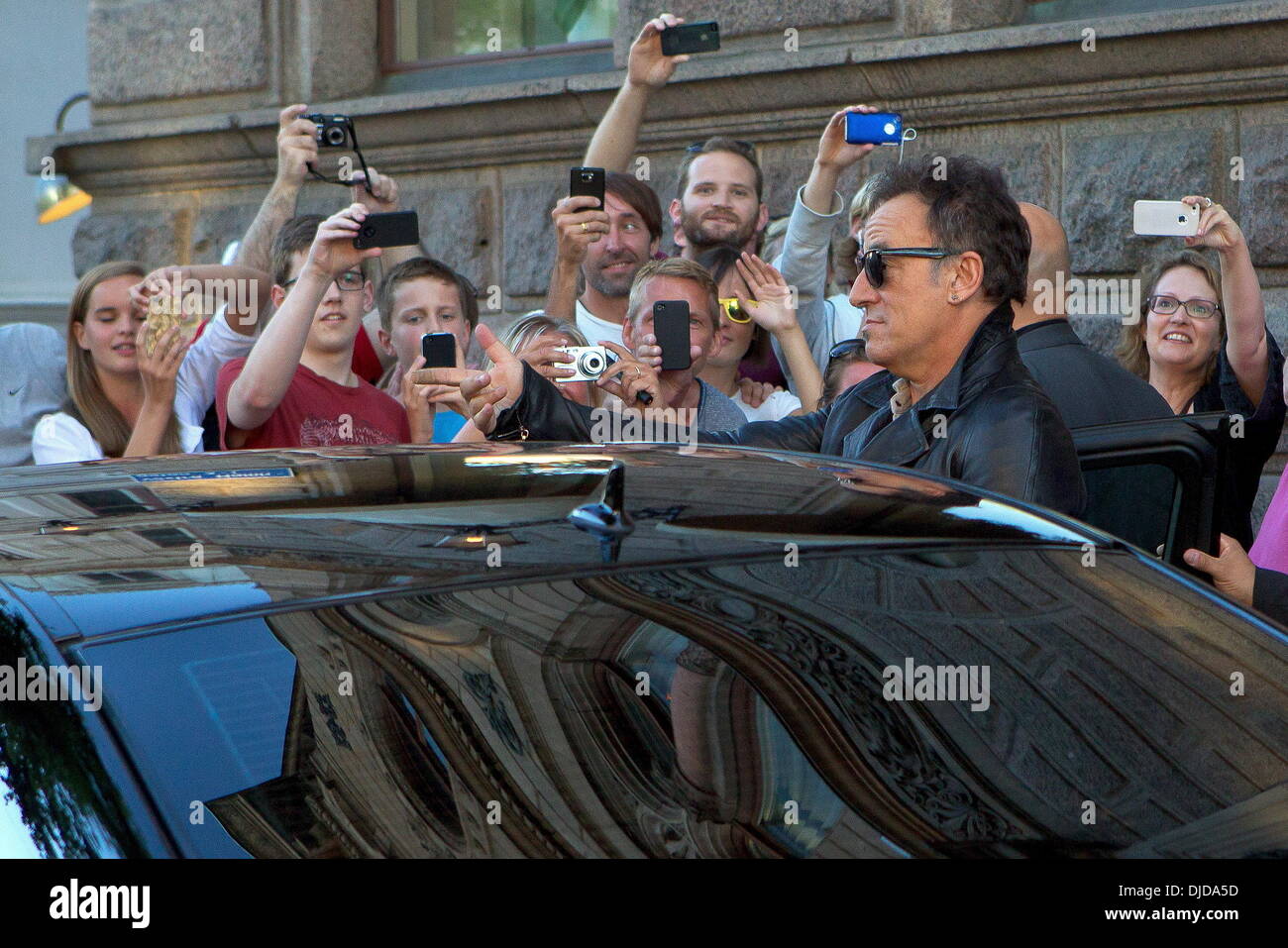 Bruce Springsteen exits his hotel for a dinner at Kometen restaurant ...