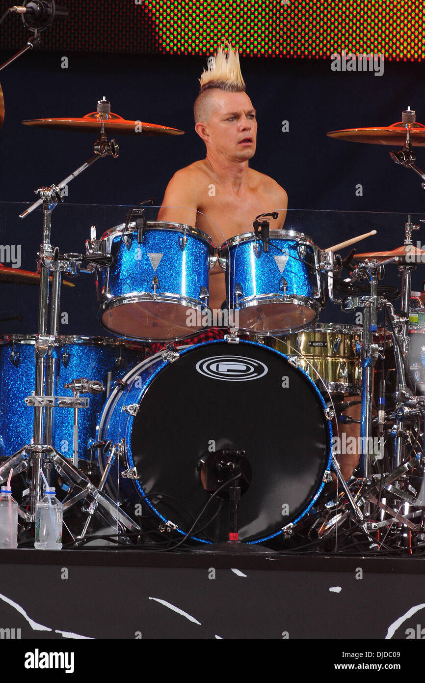 Adrian Young No Doubt performs live in Central Park as part of Good ...