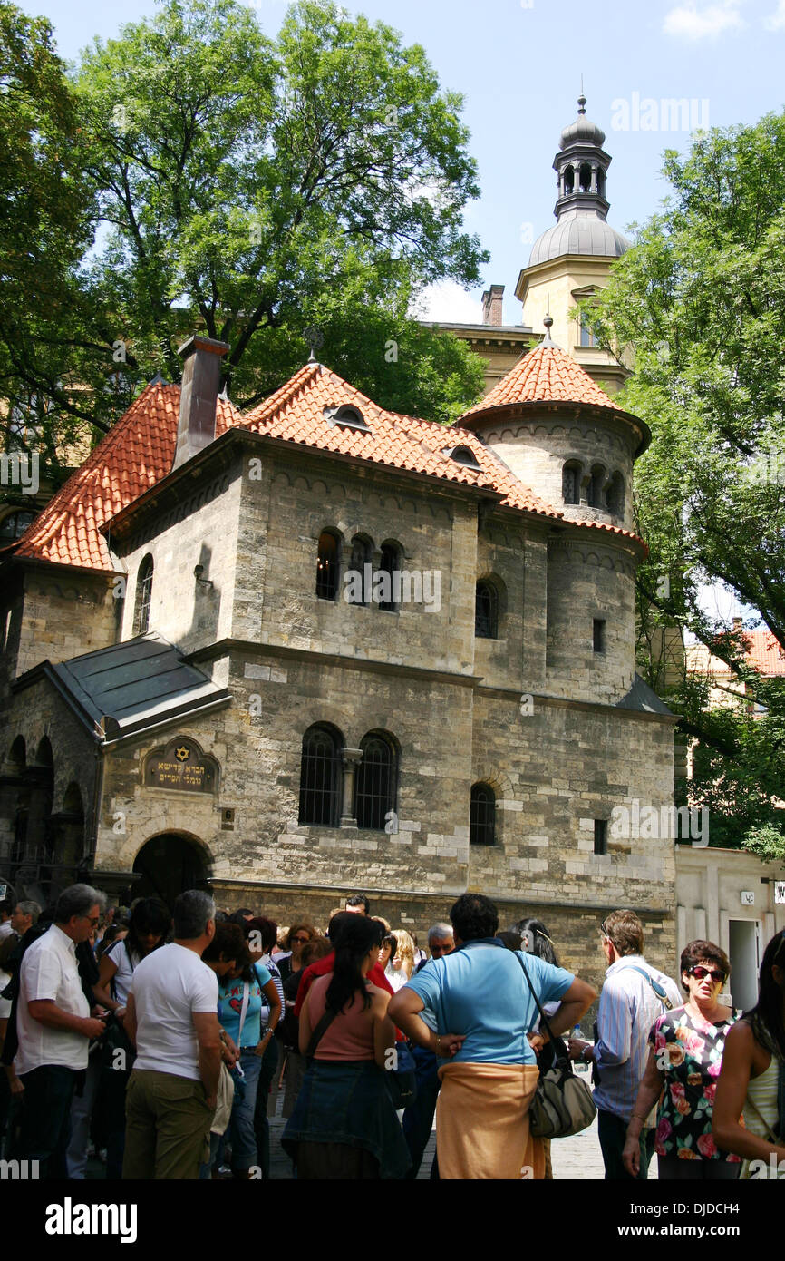 Tourists and crowds outside the synagogue in the Jewish quarter in ...