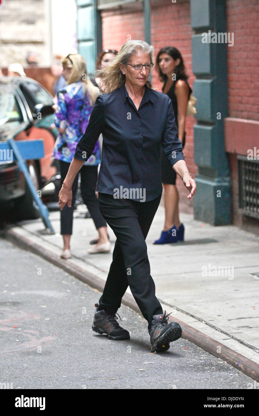 Annie Leibovitz on the set of a photoshoot for Vogue Magazine in Soho ...