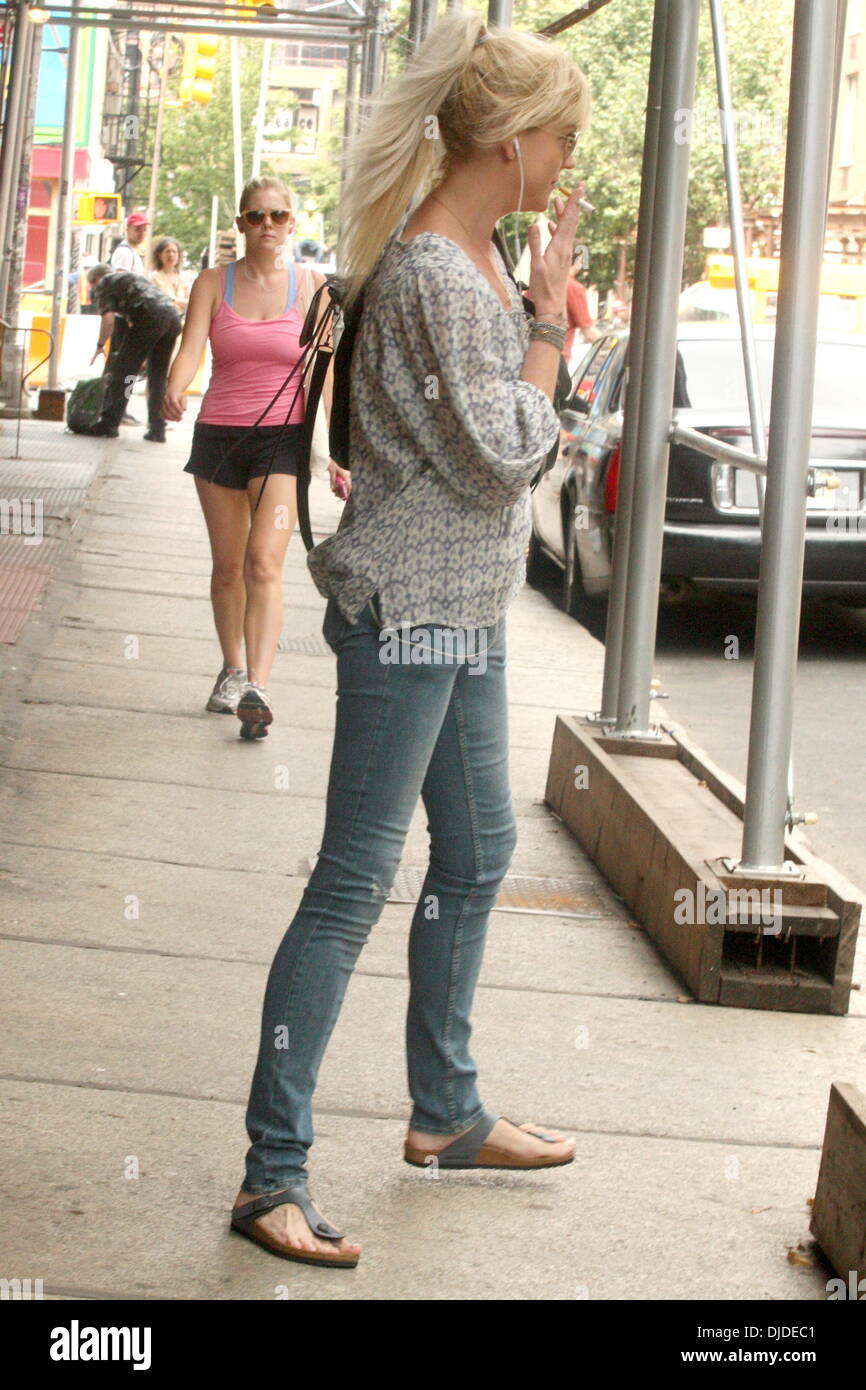 John Edwards's mistress Rielle Hunter seen out and about smoking a ...