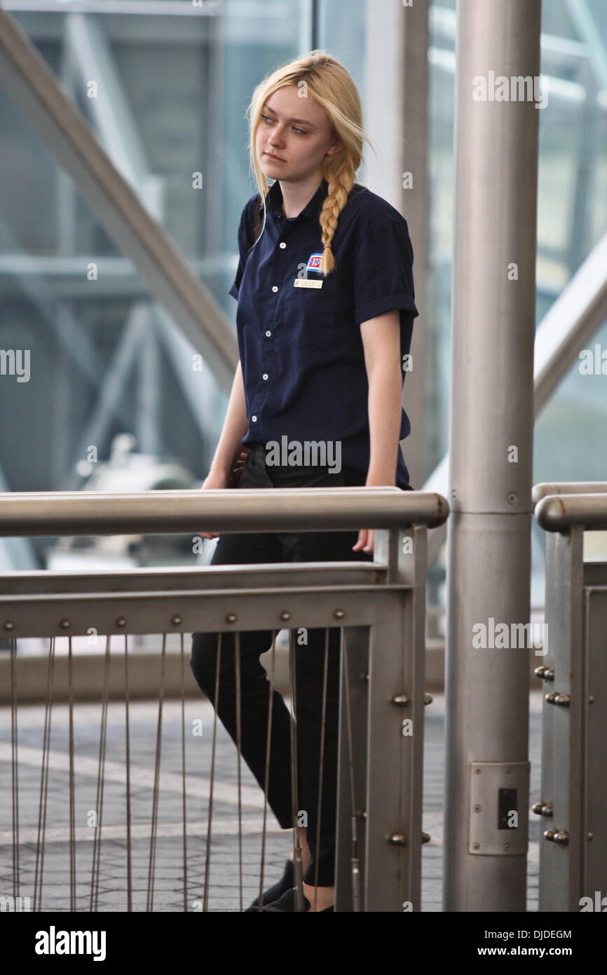 Dakota Fanning Very Good Girls Scene