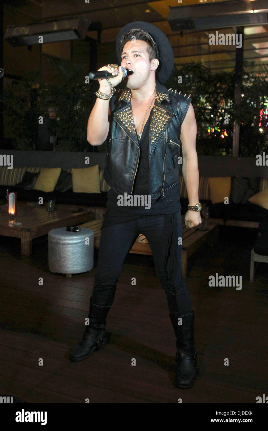 Steph Gold aka Mad Musician Viva Glam Magazine September Issue launch ...