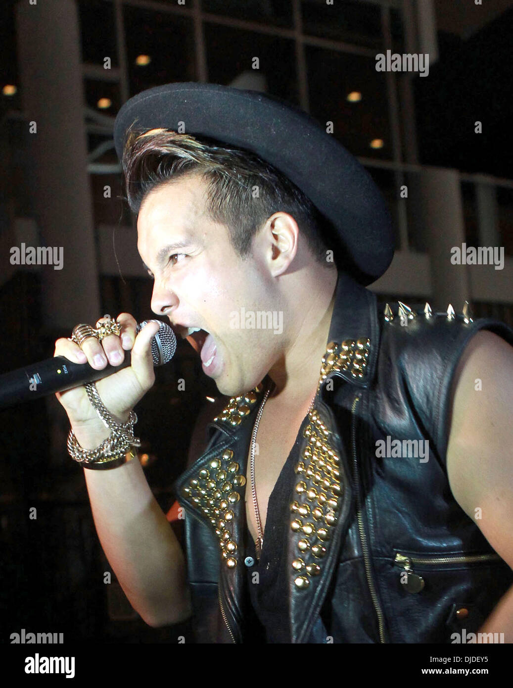 Steph Gold aka Mad Musician Viva Glam Magazine September Issue launch ...