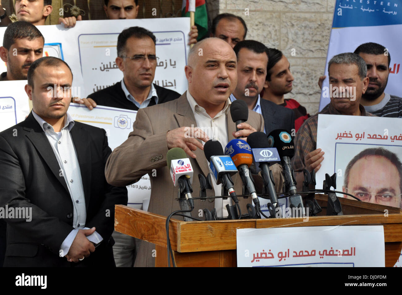 Gaza, Gaza Strip, Palestinian Territory, . 26th Nov, 2013. Palestinian ...