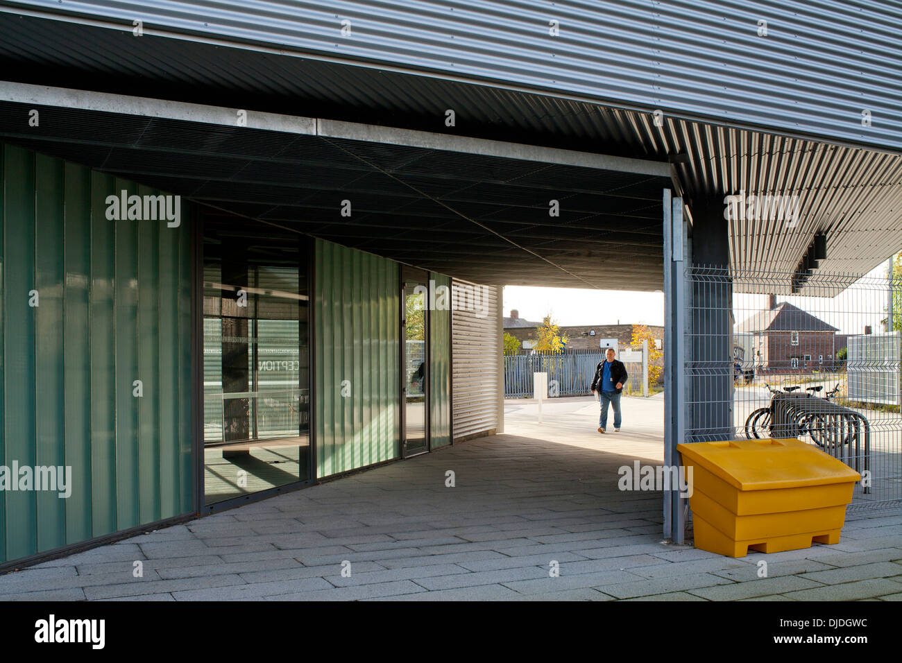 Glazing works hi-res stock photography and images - Alamy