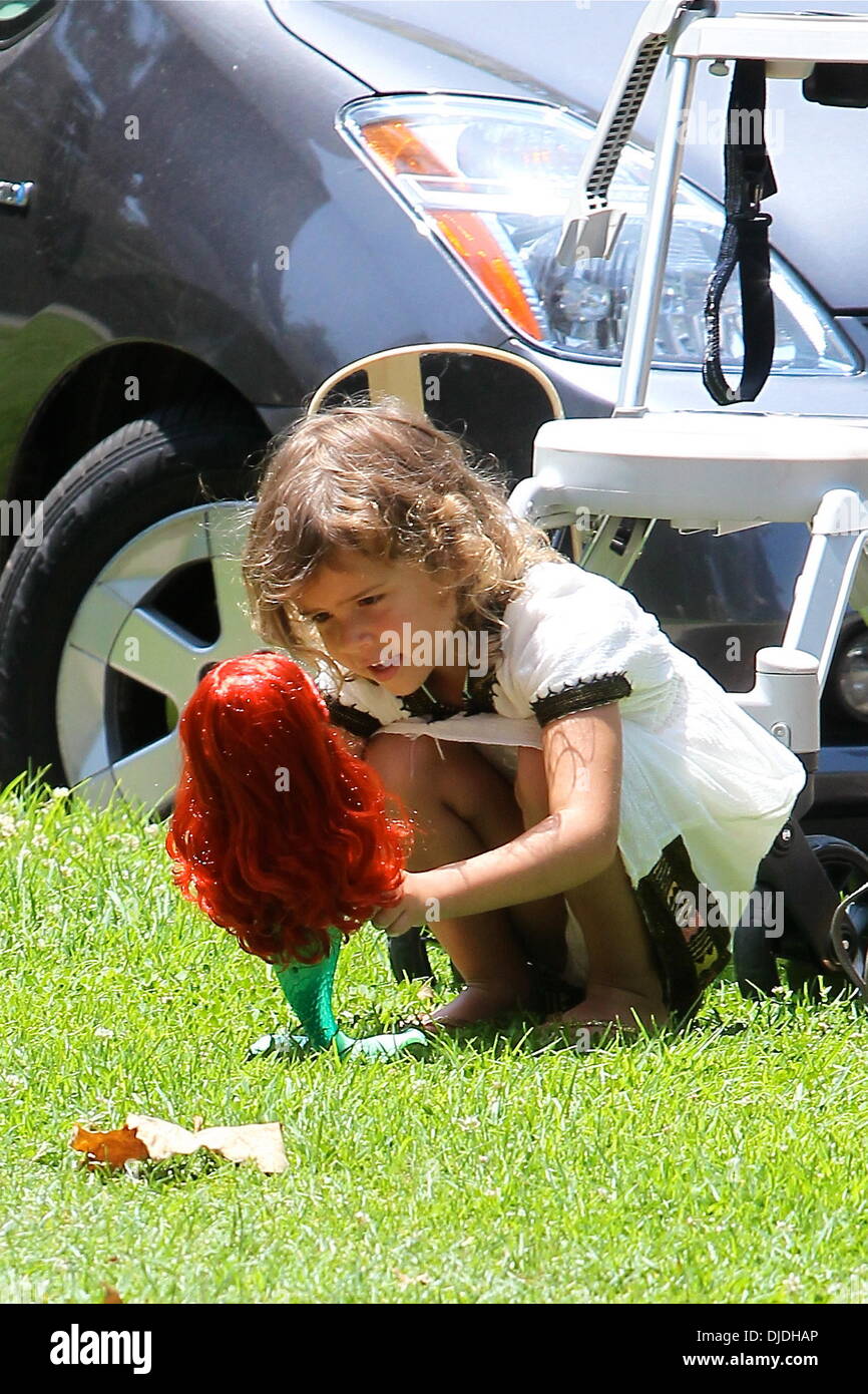 Honor Marie Warren spending time with her family in Beverly Glen Park ...