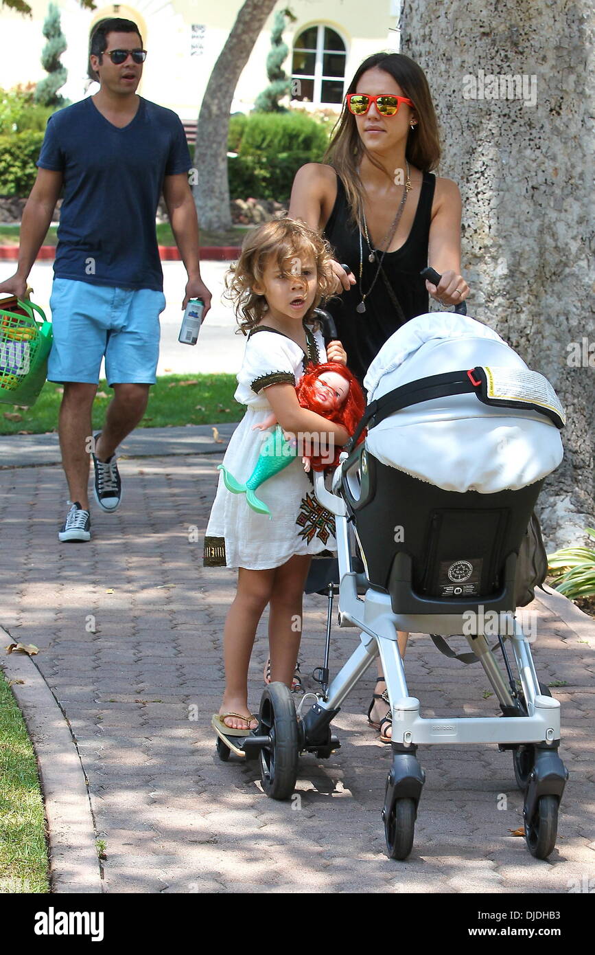 Honor Marie Warren, Jessica Alba and Cash Warren Jessica Alba spending ...
